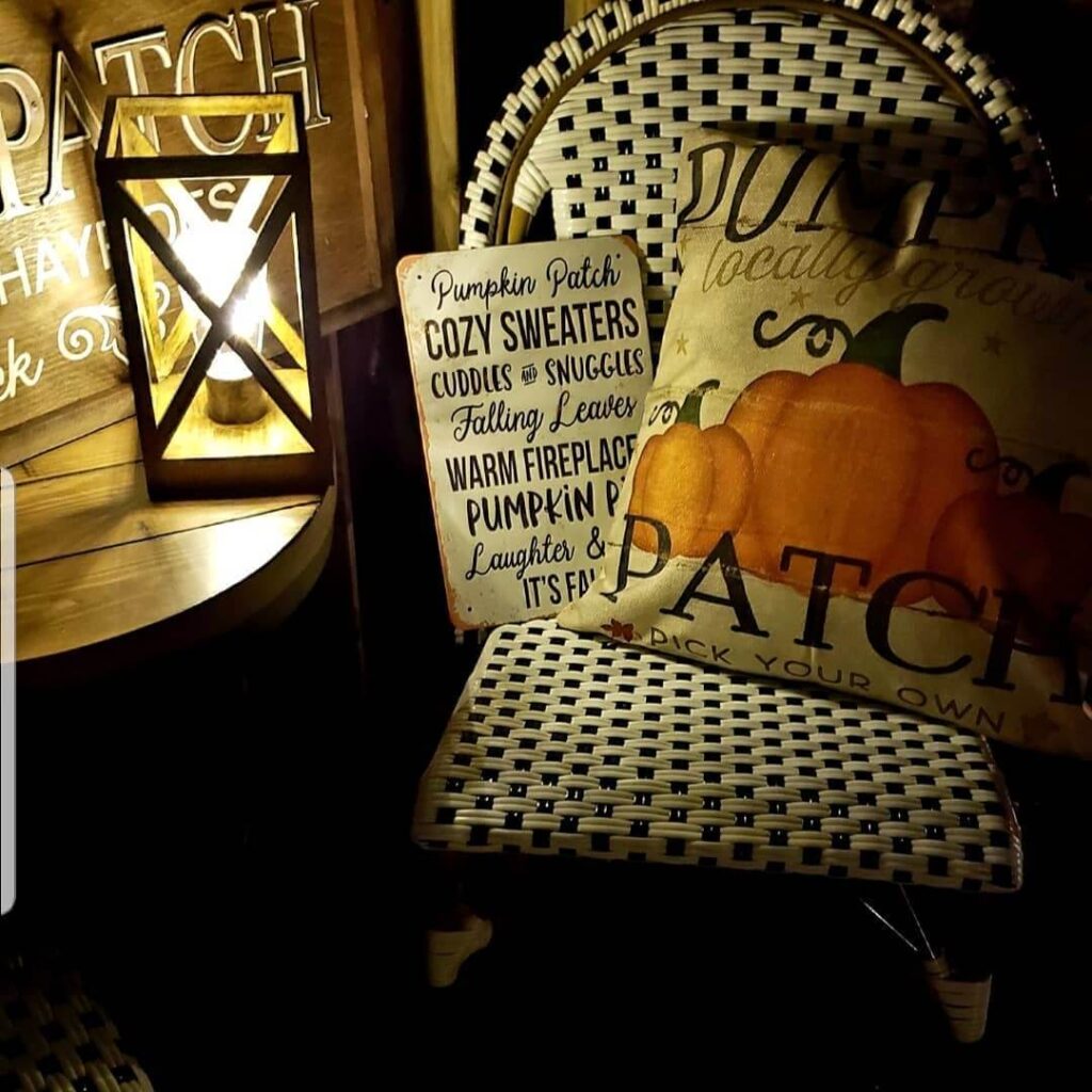 34 Easy Fall Yard Decor Ideas - Mica Restaurant