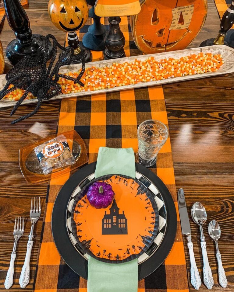 32 Easy Halloween Table Setting Ideas - Mica Restaurant