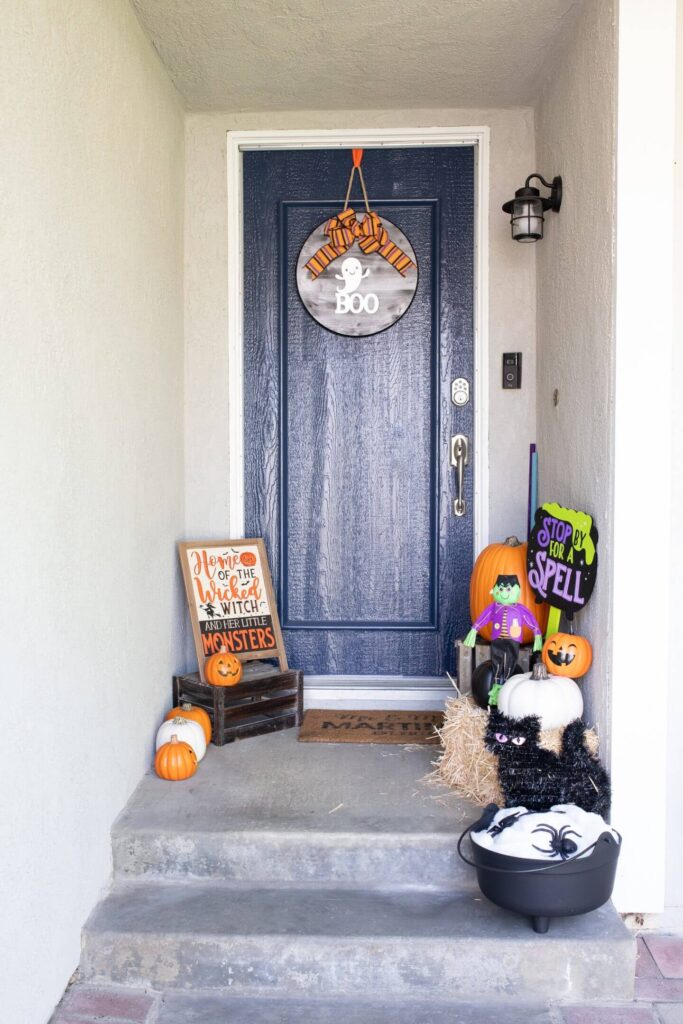 32 Easy Halloween Door Hanger Ideas - Mica Restaurant